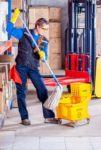 How To Mop A Floor Properly? - Homelization